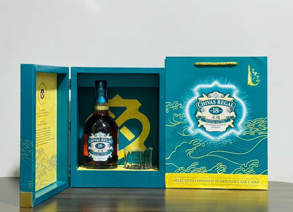Chivas 18 Mizunara Hộp Quà 2025,Mua Chivas 18 Nhật Hộp Quà 2025,Bán ...